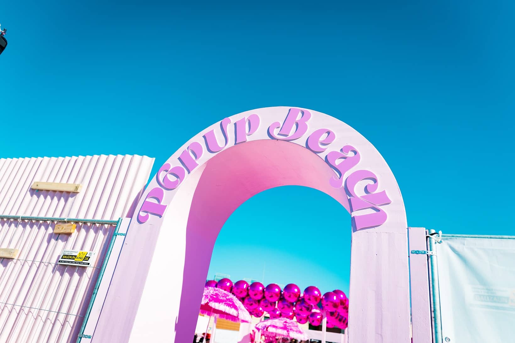 Kölns neue Strandbar in pink: Pop Up Beach Cologne